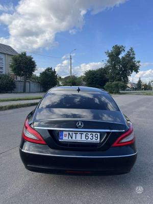 Black Mercedes-Benz CLS 350 2012 in Siauliai, with an engine capacity of 2.99 L and mileage of 260 thousand km for 12500 €, photo 6 on AUTOMOTO.COM.LV