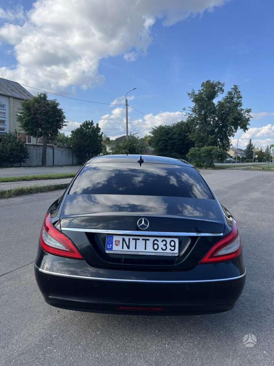 Black Mercedes-Benz CLS 350 2012 in Siauliai, with an engine capacity of 2.99 L and mileage of 260 thousand km for 12500 €, photo 6 on AUTOMOTO.COM.LV