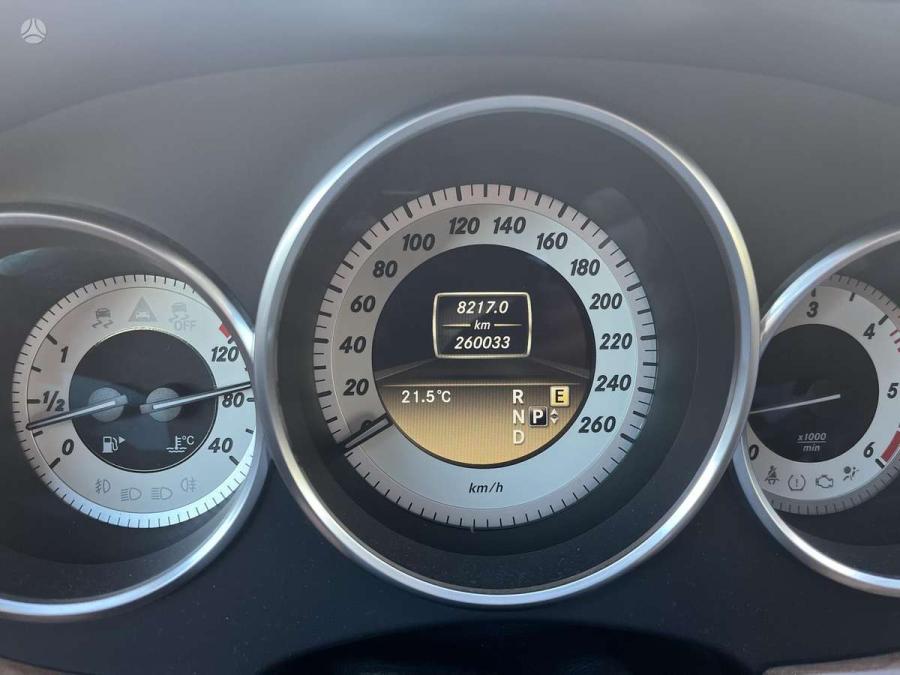 Black Mercedes-Benz CLS 350 2012 in Siauliai, with an engine capacity of 2.99 L and mileage of 260 thousand km for 12500 €, photo 7 on AUTOMOTO.COM.LV
