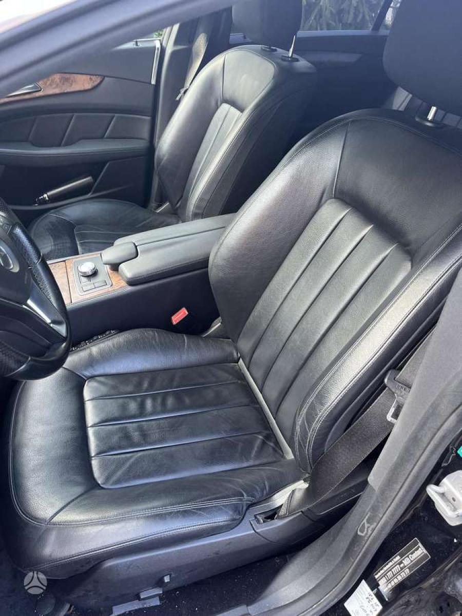 Black Mercedes-Benz CLS 350 2012 in Siauliai, with an engine capacity of 2.99 L and mileage of 260 thousand km for 12500 €, photo 10 on AUTOMOTO.COM.LV
