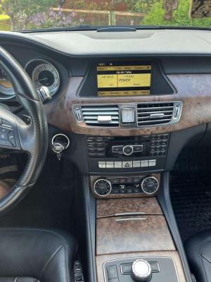Black Mercedes-Benz CLS 350 2012 in Siauliai, with an engine capacity of 2.99 L and mileage of 260 thousand km for 12500 €, photo 11 on AUTOMOTO.COM.LV