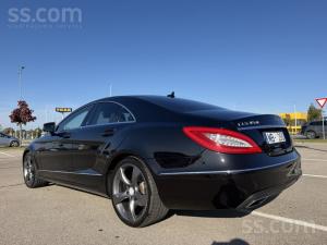 Black Mercedes-Benz CLS 350 2012 in Riga, with an engine capacity of 3.00 L and mileage of 190 thousand km for 10500 €, photo 4 on AUTOMOTO.COM.LV
