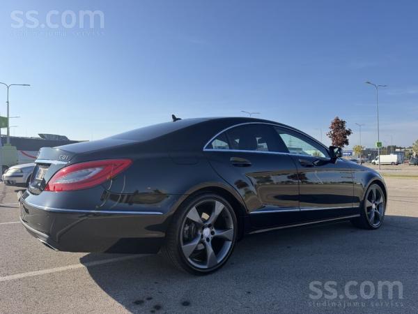 Melns Mercedes-Benz CLS 350 2012 Rīga, ar dzinēja tilpumu 3.00 L un nobraukumu 190 tūkst. km par 10500 €, foto 5 vietnē AUTOMOTO.COM.LV