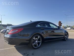 Black Mercedes-Benz CLS 350 2012 in Riga, with an engine capacity of 3.00 L and mileage of 190 thousand km for 10500 €, photo 5 on AUTOMOTO.COM.LV