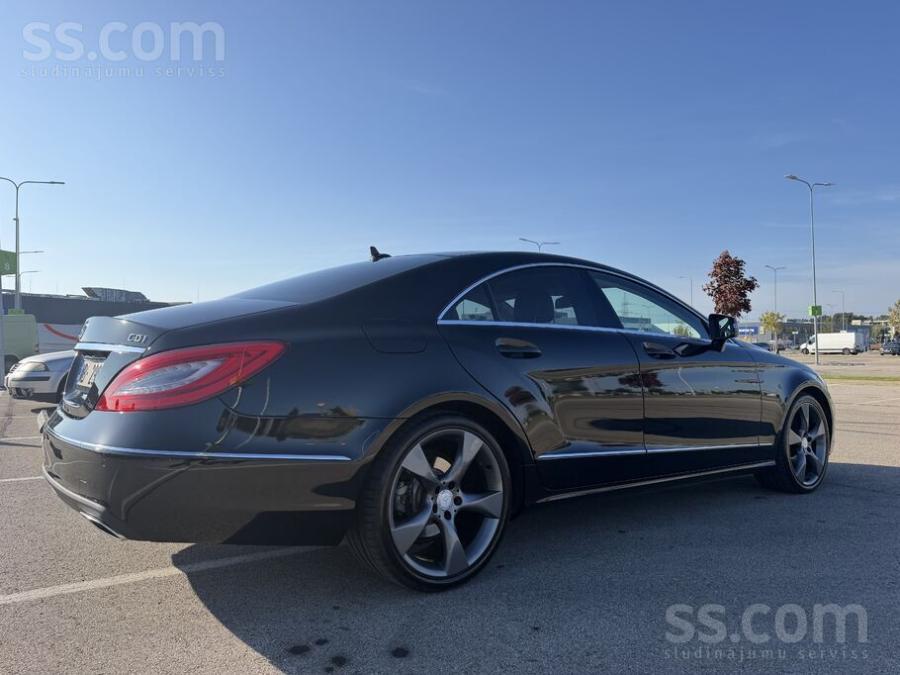 Black Mercedes-Benz CLS 350 2012 in Riga, with an engine capacity of 3.00 L and mileage of 190 thousand km for 10500 €, photo 5 on AUTOMOTO.COM.LV