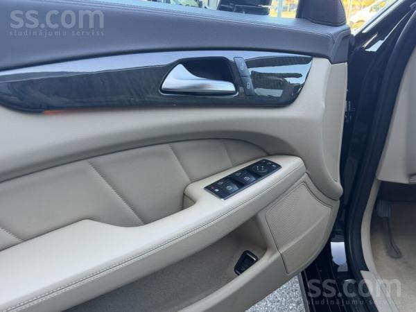 Melns Mercedes-Benz CLS 350 2012 Rīga, ar dzinēja tilpumu 3.00 L un nobraukumu 190 tūkst. km par 10500 €, foto 11 vietnē AUTOMOTO.COM.LV