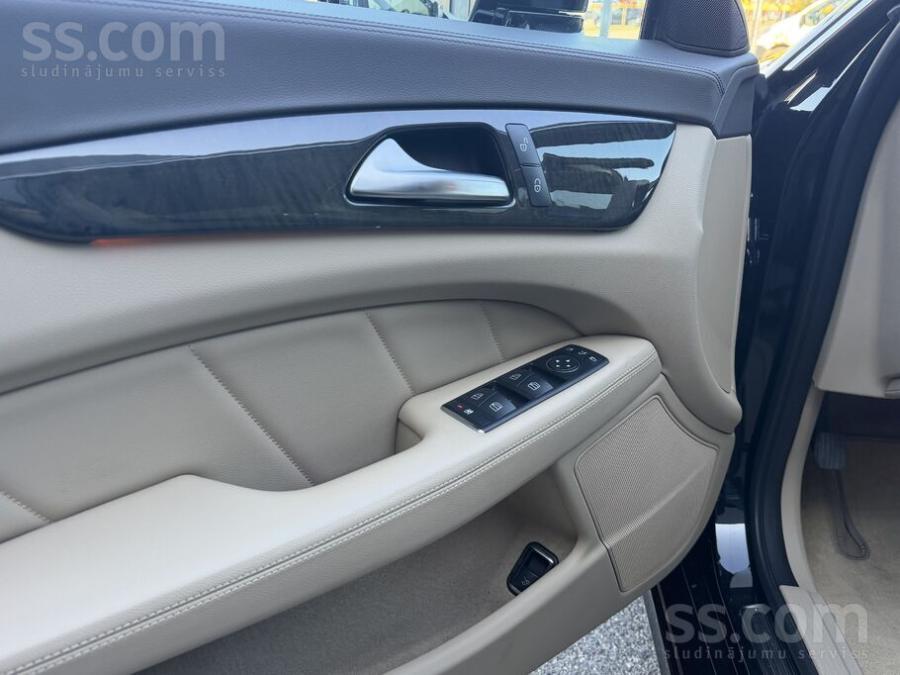 Black Mercedes-Benz CLS 350 2012 in Riga, with an engine capacity of 3.00 L and mileage of 190 thousand km for 10500 €, photo 11 on AUTOMOTO.COM.LV
