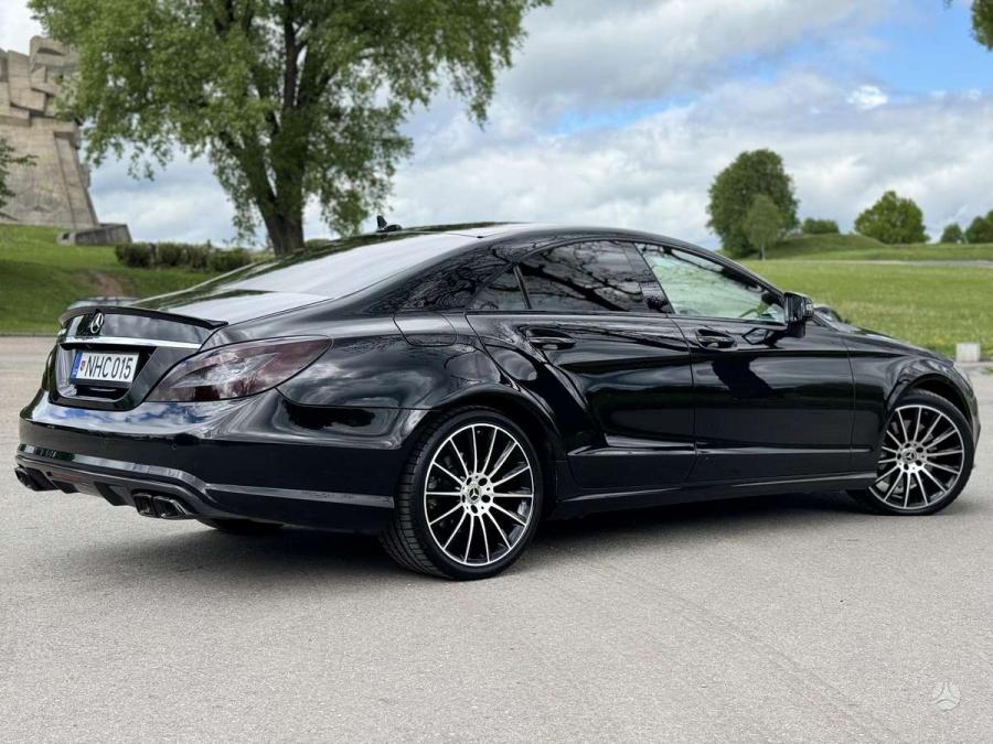 Black Mercedes-Benz CLS 350 2014 in Kaunas, with an engine capacity of 3.00 L and mileage of 95 thousand km for 23900 €, photo 9 on AUTOMOTO.COM.LV