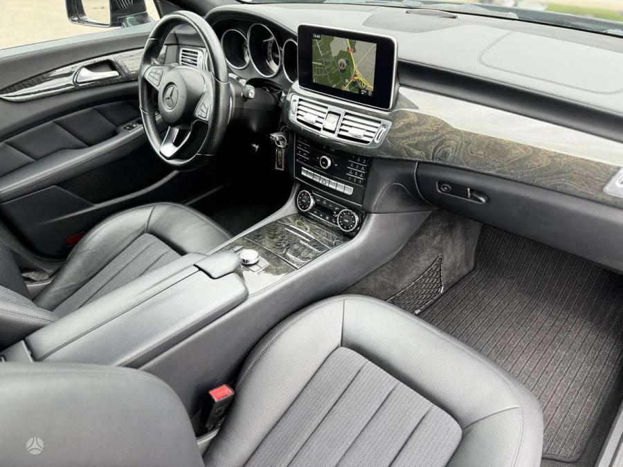 Black Mercedes-Benz CLS 350 2014 in Kaunas, with an engine capacity of 3.00 L and mileage of 95 thousand km for 23900 €, photo 17 on AUTOMOTO.COM.LV
