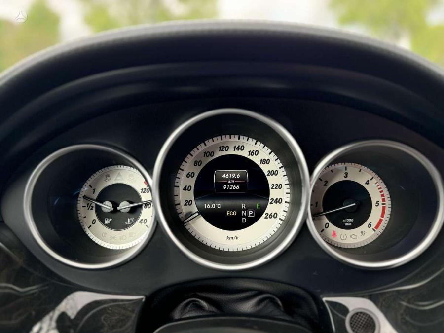 Black Mercedes-Benz CLS 350 2014 in Kaunas, with an engine capacity of 3.00 L and mileage of 95 thousand km for 23900 €, photo 23 on AUTOMOTO.COM.LV
