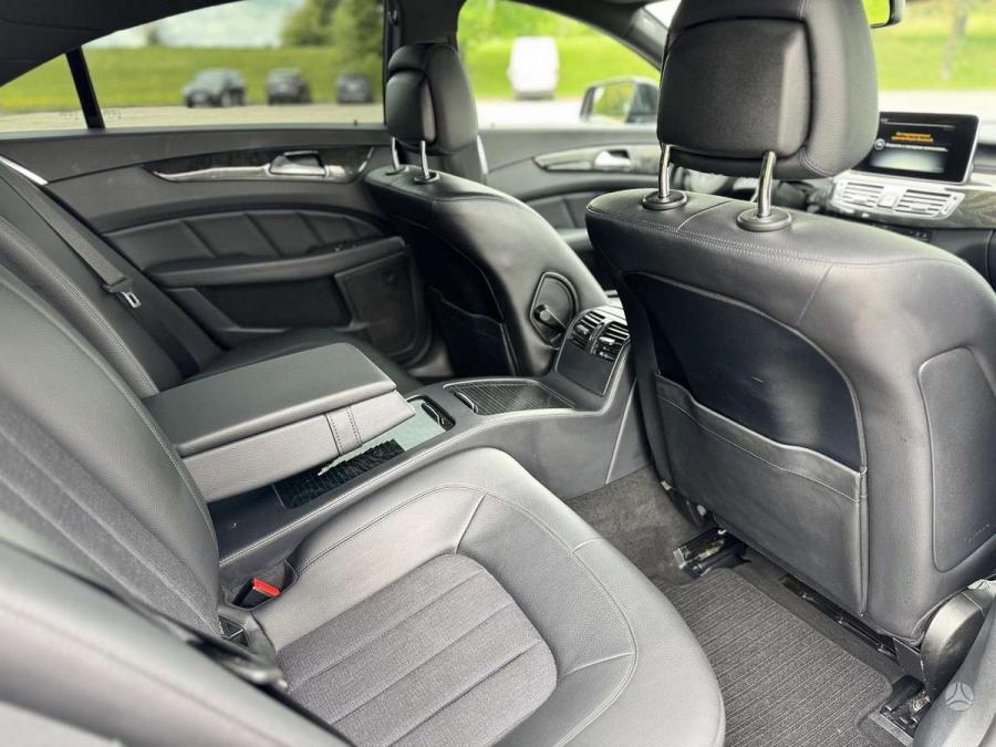 Black Mercedes-Benz CLS 350 2014 in Kaunas, with an engine capacity of 3.00 L and mileage of 95 thousand km for 23900 €, photo 24 on AUTOMOTO.COM.LV