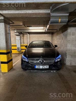 Black Mercedes-Benz CLS 350 2015 in Riga, with an engine capacity of 3.00 L and mileage of 258 thousand km for 15000 €, photo 4 on AUTOMOTO.COM.LV