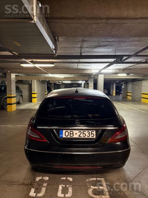 Black Mercedes-Benz CLS 350 2015 in Riga, with an engine capacity of 3.00 L and mileage of 258 thousand km for 15000 €, photo 10 on AUTOMOTO.COM.LV