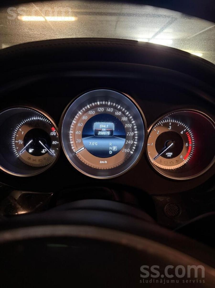 Melns Mercedes-Benz CLS 350 2015 Rīga, ar dzinēja tilpumu 3.00 L un nobraukumu 258 tūkst. km par 15000 €, foto 9 vietnē AUTOMOTO.COM.LV