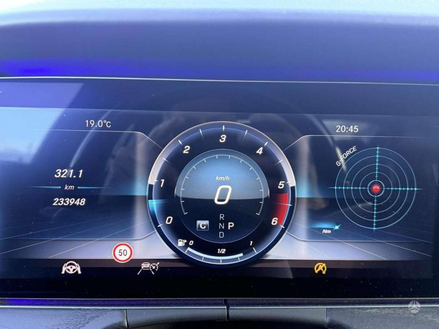 Black Mercedes-Benz CLS 350 2018 in Kaunas, with an engine capacity of 2.93 L and mileage of 234 thousand km for 30000 €, photo 18 on AUTOMOTO.COM.LV