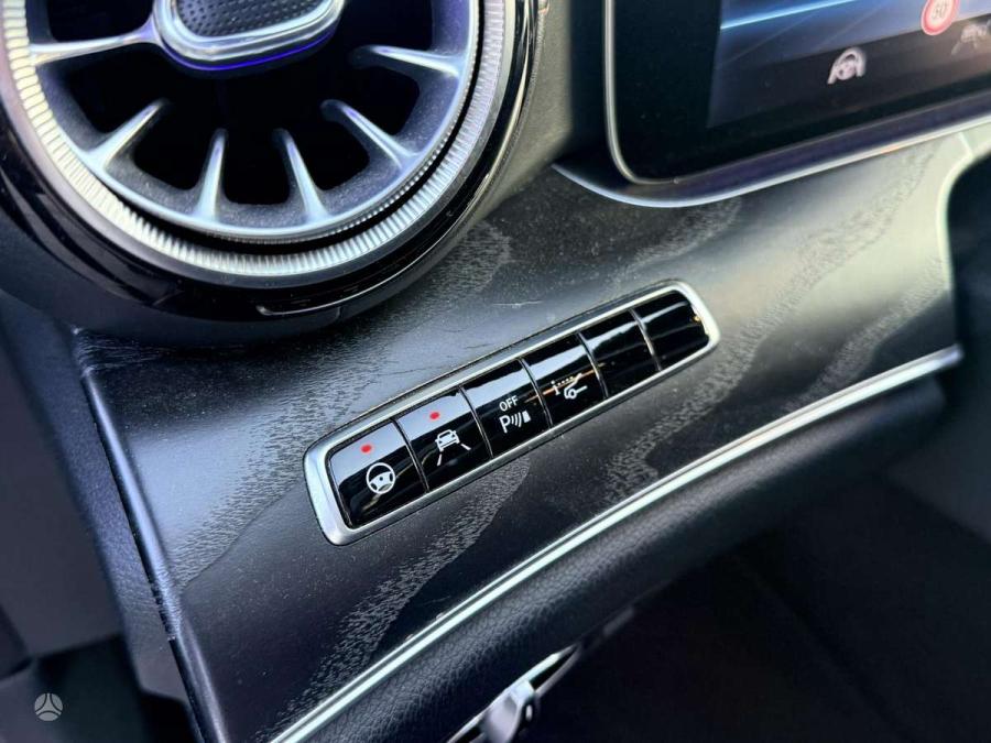 Black Mercedes-Benz CLS 350 2018 in Kaunas, with an engine capacity of 2.93 L and mileage of 234 thousand km for 30000 €, photo 22 on AUTOMOTO.COM.LV
