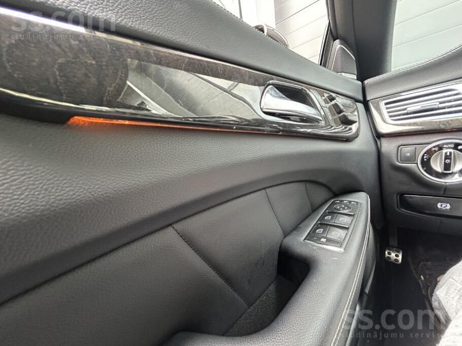 Melns Mercedes-Benz CLS 350 2012 Tukums, ar dzinēja tilpumu 3.00 L un nobraukumu 229 tūkst. km par 13490 €, foto 16 vietnē AUTOMOTO.COM.LV