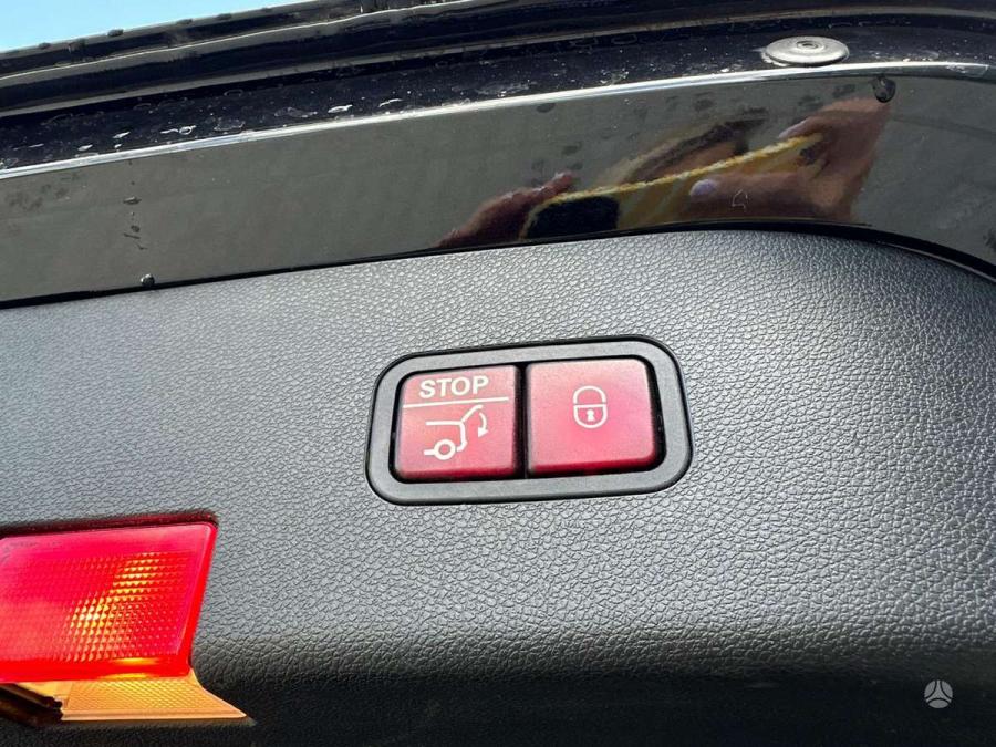 Black Mercedes-Benz CLS 350 2012 in Klaipeda, with an engine capacity of 2.99 L and mileage of 258 thousand km for 11800 €, photo 6 on AUTOMOTO.COM.LV