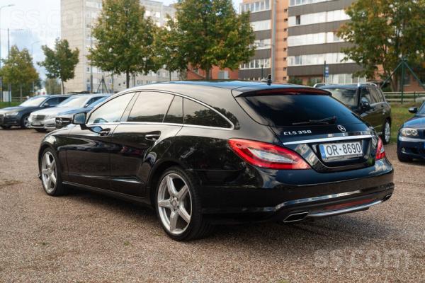 Mercedes-Benz CLS 350 2012 in Liepaja on AUTOMOTO.COM.LV Black Mercedes-Benz CLS 350 2012 in Liepaja, with an engine capacity of 3.00 L and mileage of 308 thousand km for 9900 €, photo 8 on AUTOMOTO.COM.LV