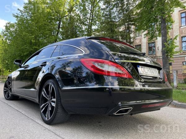 Melns Mercedes-Benz CLS 350 2013 Daugavpils, ar dzinēja tilpumu 3.00 L un nobraukumu 385 tūkst. km par 10500 €, foto 4 vietnē AUTOMOTO.COM.LV
