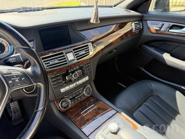 Black Mercedes-Benz CLS 350 2013 in Riga, with an engine capacity of 3.00 L and mileage of 176 thousand km for 16961 €, photo 2 on AUTOMOTO.COM.LV