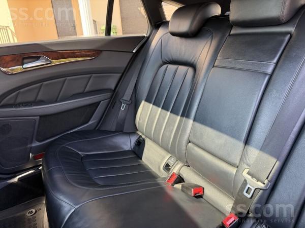 Black Mercedes-Benz CLS 350 2013 in Riga, with an engine capacity of 3.00 L and mileage of 176 thousand km for 16961 €, photo 6 on AUTOMOTO.COM.LV