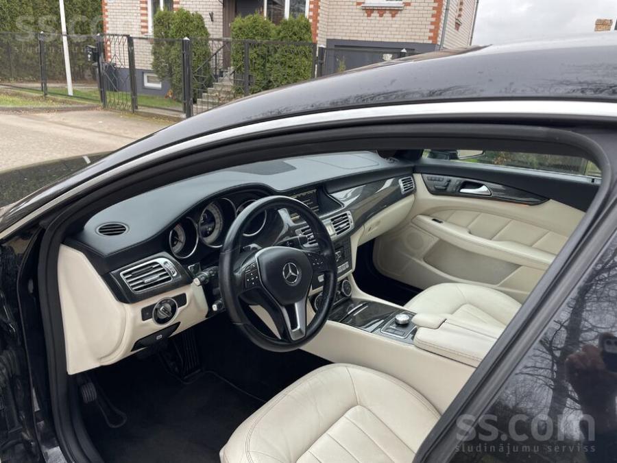Melns Mercedes-Benz CLS 350 2013 Daugavpils, ar dzinēja tilpumu 3.00 L un nobraukumu 380 tūkst. km par 12300 €, foto 20 vietnē AUTOMOTO.COM.LV