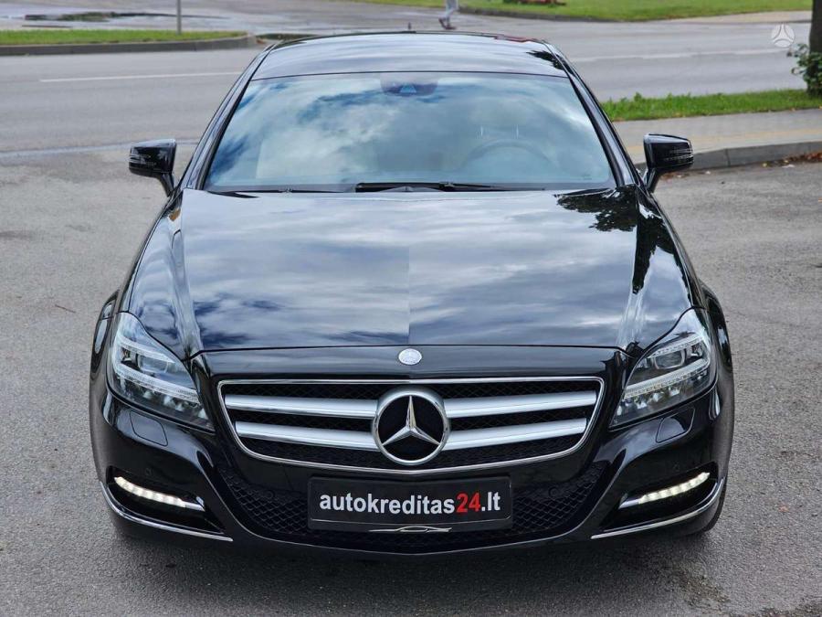 Black Mercedes-Benz CLS 350 2013 in Siauliai, with an engine capacity of 2.99 L and mileage of 232 thousand km for 12950 €, photo 3 on AUTOMOTO.COM.LV
