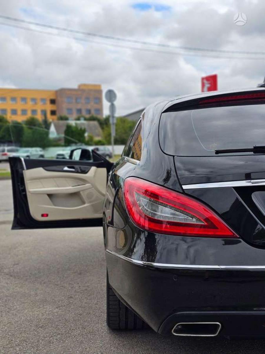 Black Mercedes-Benz CLS 350 2013 in Siauliai, with an engine capacity of 2.99 L and mileage of 232 thousand km for 12950 €, photo 13 on AUTOMOTO.COM.LV