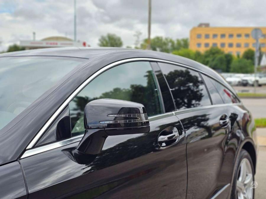 Black Mercedes-Benz CLS 350 2013 in Siauliai, with an engine capacity of 2.99 L and mileage of 232 thousand km for 12950 €, photo 19 on AUTOMOTO.COM.LV