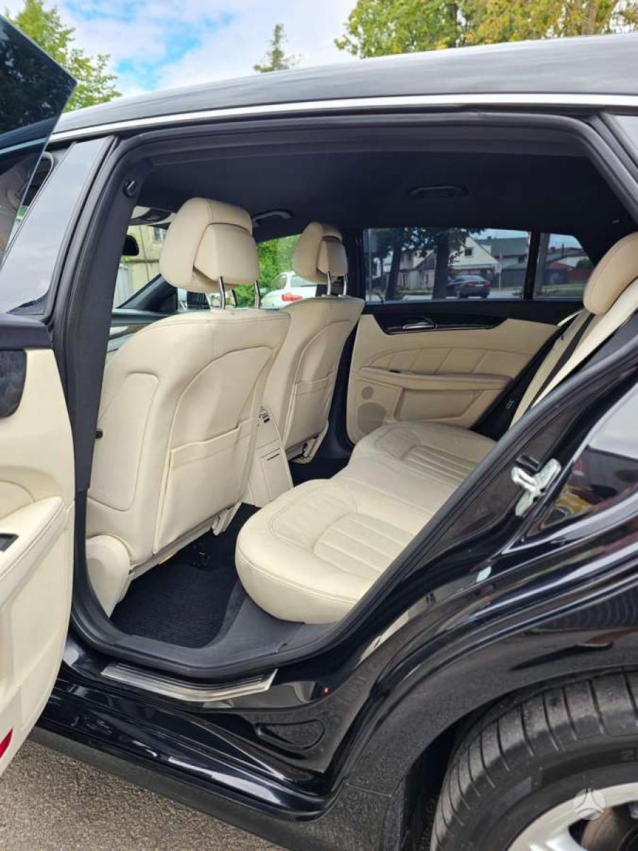 Black Mercedes-Benz CLS 350 2013 in Siauliai, with an engine capacity of 2.99 L and mileage of 232 thousand km for 12950 €, photo 25 on AUTOMOTO.COM.LV
