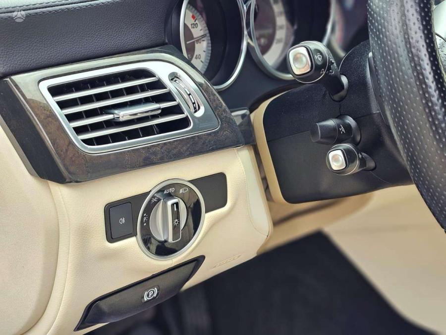 Black Mercedes-Benz CLS 350 2013 in Siauliai, with an engine capacity of 2.99 L and mileage of 232 thousand km for 12950 €, photo 29 on AUTOMOTO.COM.LV