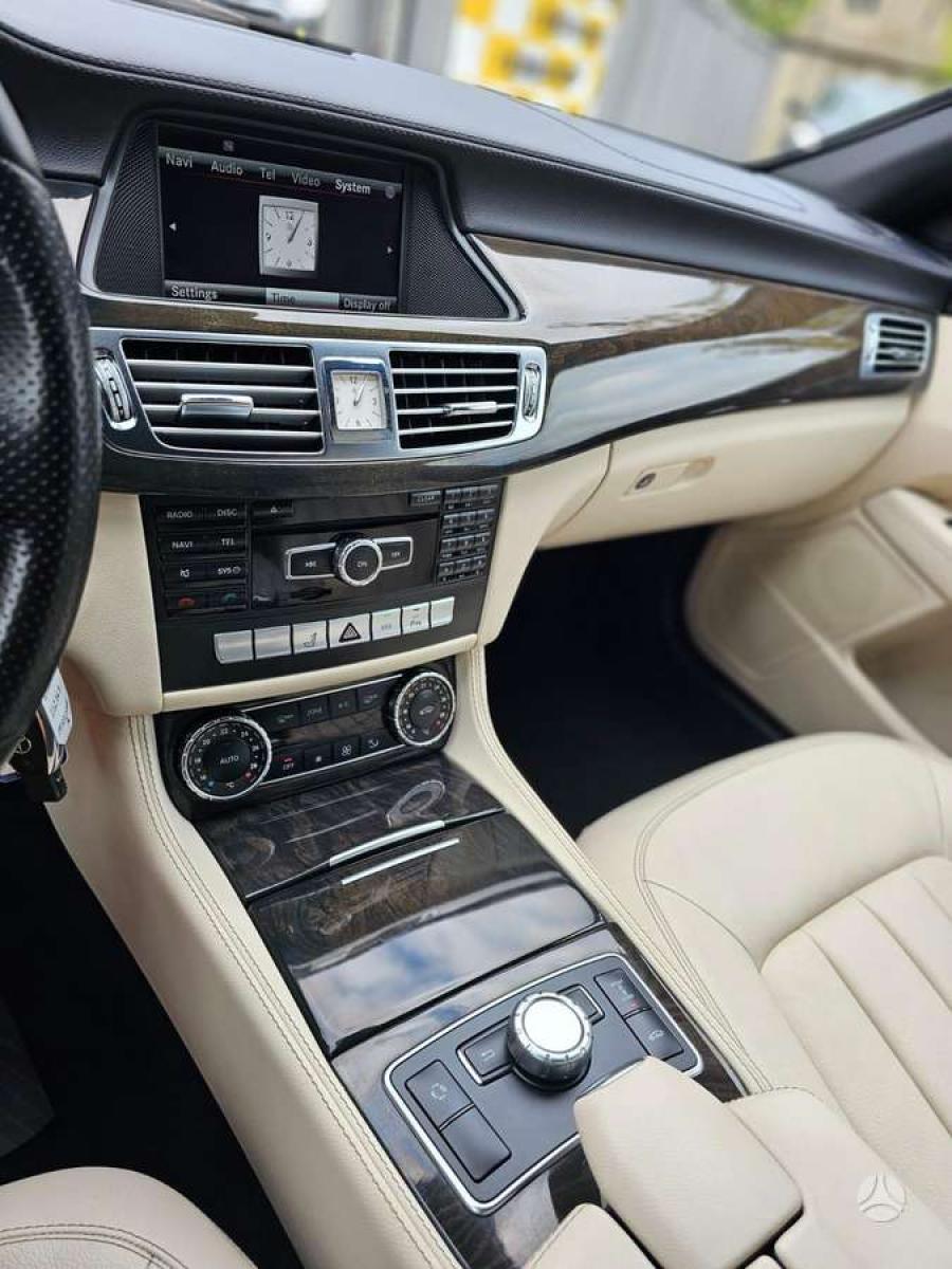 Black Mercedes-Benz CLS 350 2013 in Siauliai, with an engine capacity of 2.99 L and mileage of 232 thousand km for 12950 €, photo 31 on AUTOMOTO.COM.LV