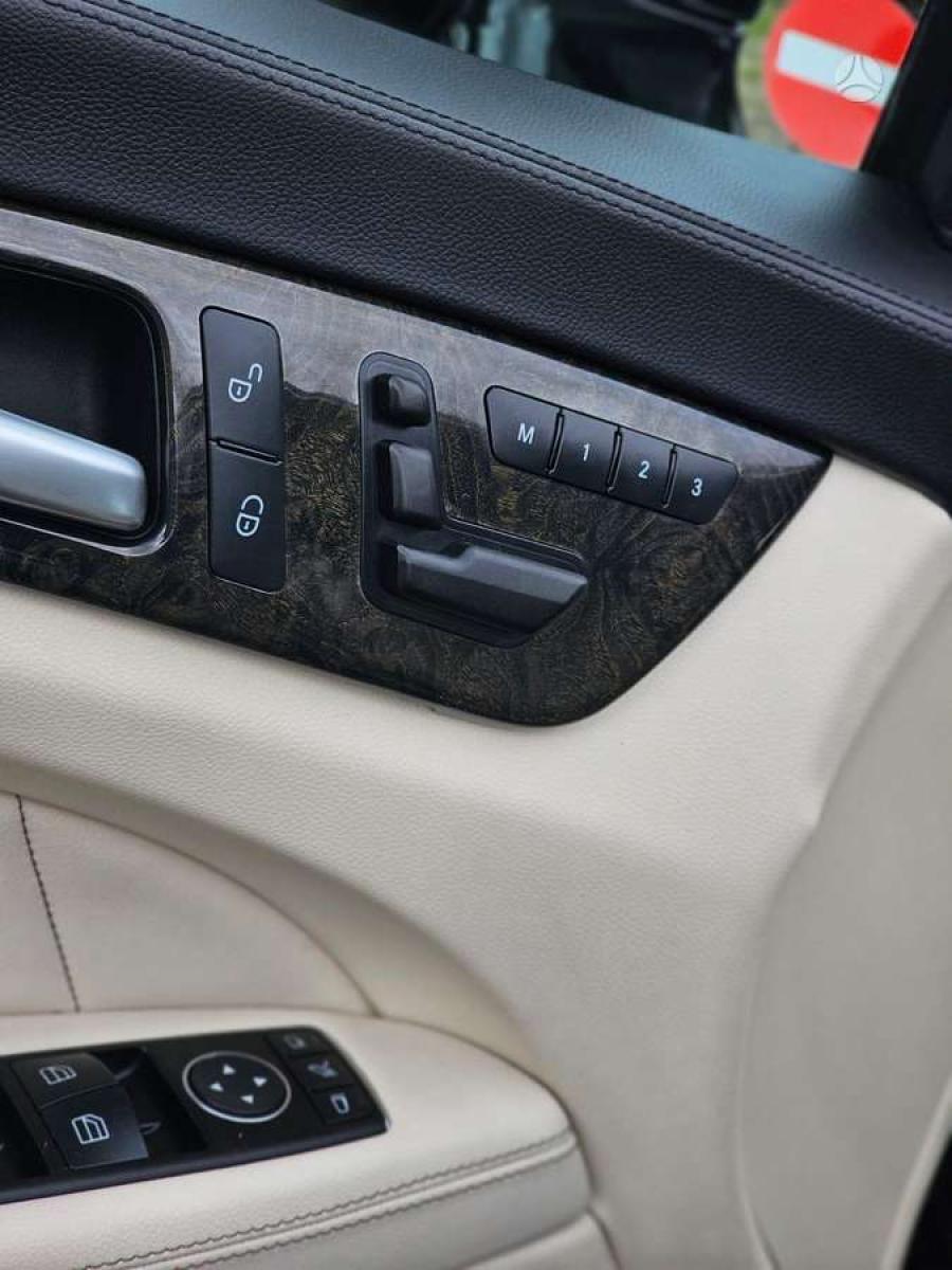 Black Mercedes-Benz CLS 350 2013 in Siauliai, with an engine capacity of 2.99 L and mileage of 232 thousand km for 12950 €, photo 32 on AUTOMOTO.COM.LV