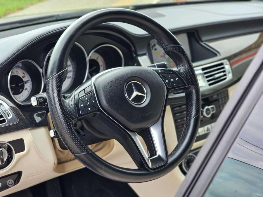 Black Mercedes-Benz CLS 350 2013 in Siauliai, with an engine capacity of 2.99 L and mileage of 232 thousand km for 12950 €, photo 33 on AUTOMOTO.COM.LV
