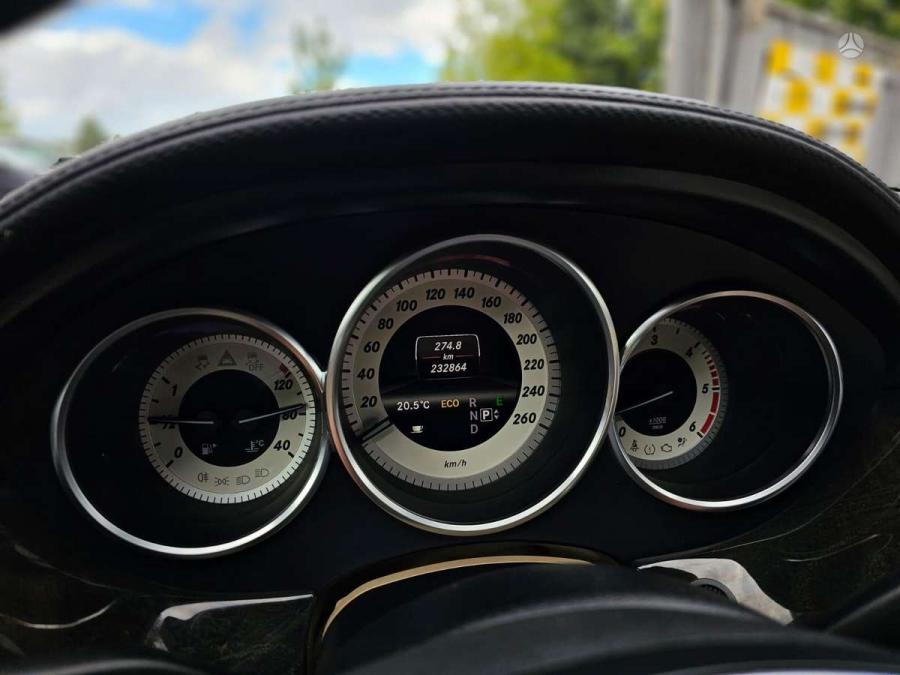 Black Mercedes-Benz CLS 350 2013 in Siauliai, with an engine capacity of 2.99 L and mileage of 232 thousand km for 12950 €, photo 37 on AUTOMOTO.COM.LV