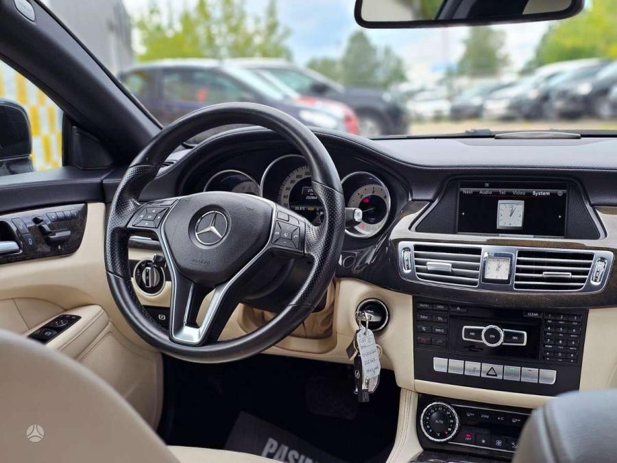Black Mercedes-Benz CLS 350 2013 in Siauliai, with an engine capacity of 2.99 L and mileage of 232 thousand km for 12950 €, photo 39 on AUTOMOTO.COM.LV