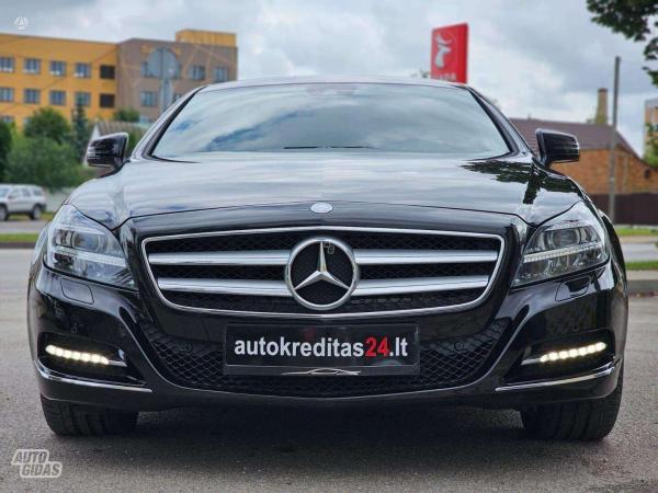Mercedes-Benz CLS 350 2013 in Siauliai on AUTOMOTO.COM.LV Black Mercedes-Benz CLS 350 2013 in Siauliai, with an engine capacity of 3.00 L and mileage of 232 thousand km for 12950 €, photo 8 on AUTOMOTO.COM.LV