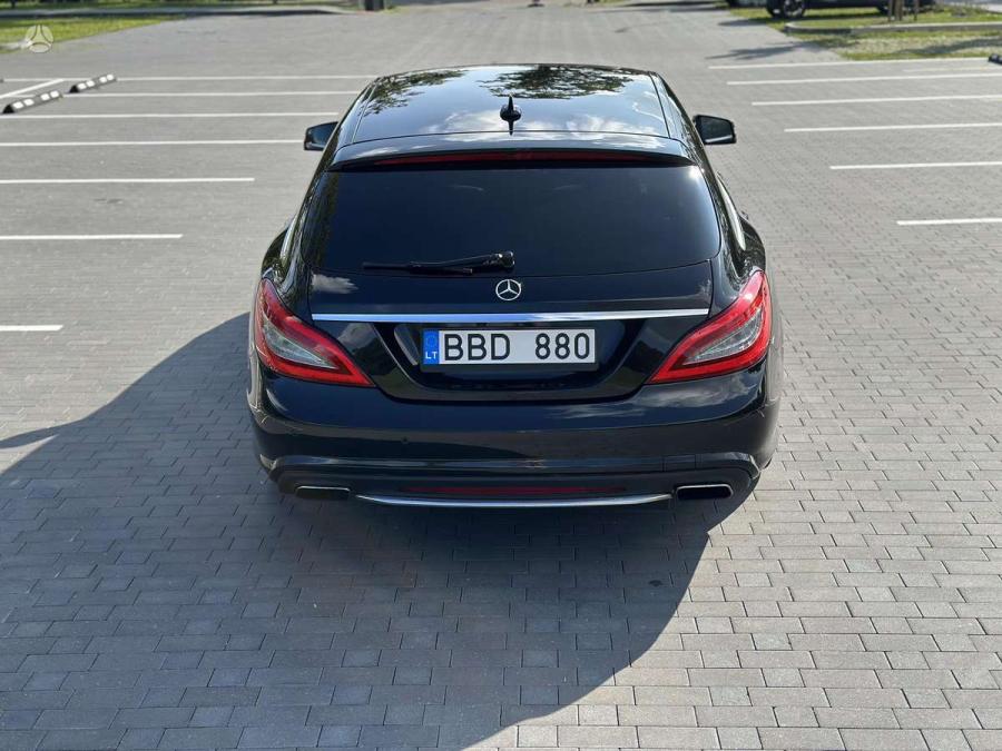 Black Mercedes-Benz CLS 350 2013 in Kaunas, with an engine capacity of 2.99 L and mileage of 399 thousand km for 11800 €, photo 8 on AUTOMOTO.COM.LV