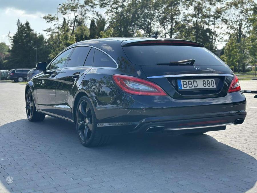 Black Mercedes-Benz CLS 350 2013 in Kaunas, with an engine capacity of 2.99 L and mileage of 399 thousand km for 11800 €, photo 9 on AUTOMOTO.COM.LV