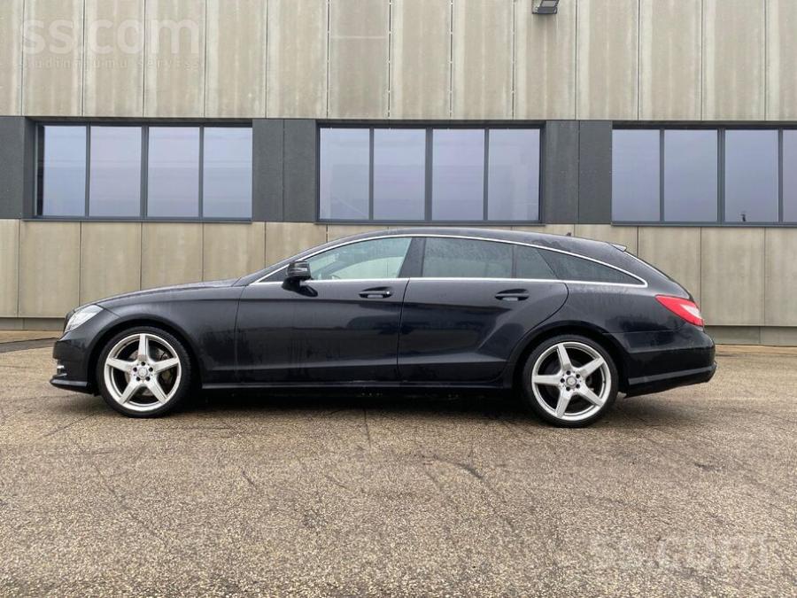 Black Mercedes-Benz CLS 350 2014 in Riga, with an engine capacity of 3.00 L and mileage of 297 thousand km for 13100 €, photo 2 on AUTOMOTO.COM.LV