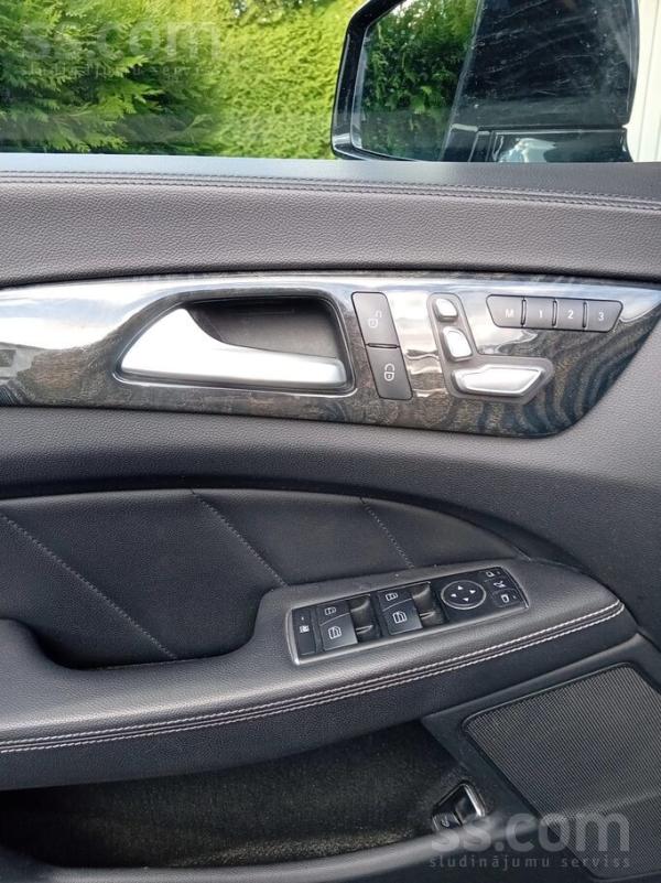Black Mercedes-Benz CLS 350 2014 in Riga, with an engine capacity of 3.00 L and mileage of 272 thousand km for 12500 €, photo 8 on AUTOMOTO.COM.LV