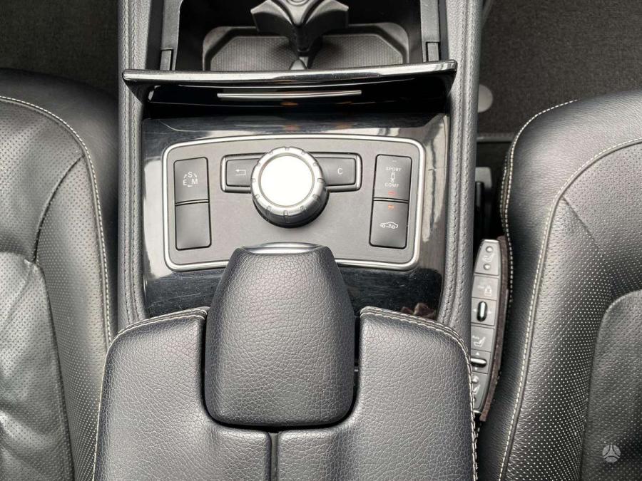 Melns Mercedes-Benz CLS 350 2014 Marijampole, ar dzinēja tilpumu 2.99 L un nobraukumu 237 tūkst. km par 12850 €, foto 34 vietnē AUTOMOTO.COM.LV