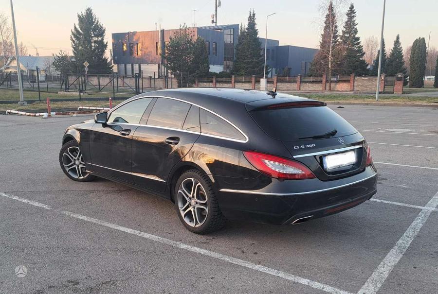 Black Mercedes-Benz CLS 350 2015 in Kaunas, with an engine capacity of 2.99 L and mileage of 360 thousand km for 14400 €, photo 7 on AUTOMOTO.COM.LV