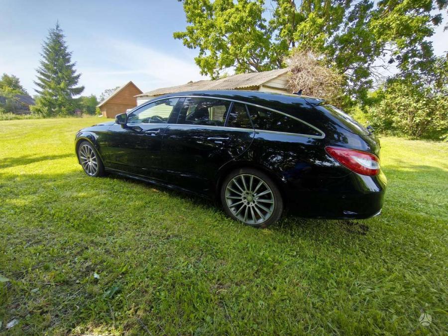 Black Mercedes-Benz CLS 350 2016 in Utena, with an engine capacity of 2.99 L and mileage of 237 thousand km for 13900 €, photo 10 on AUTOMOTO.COM.LV