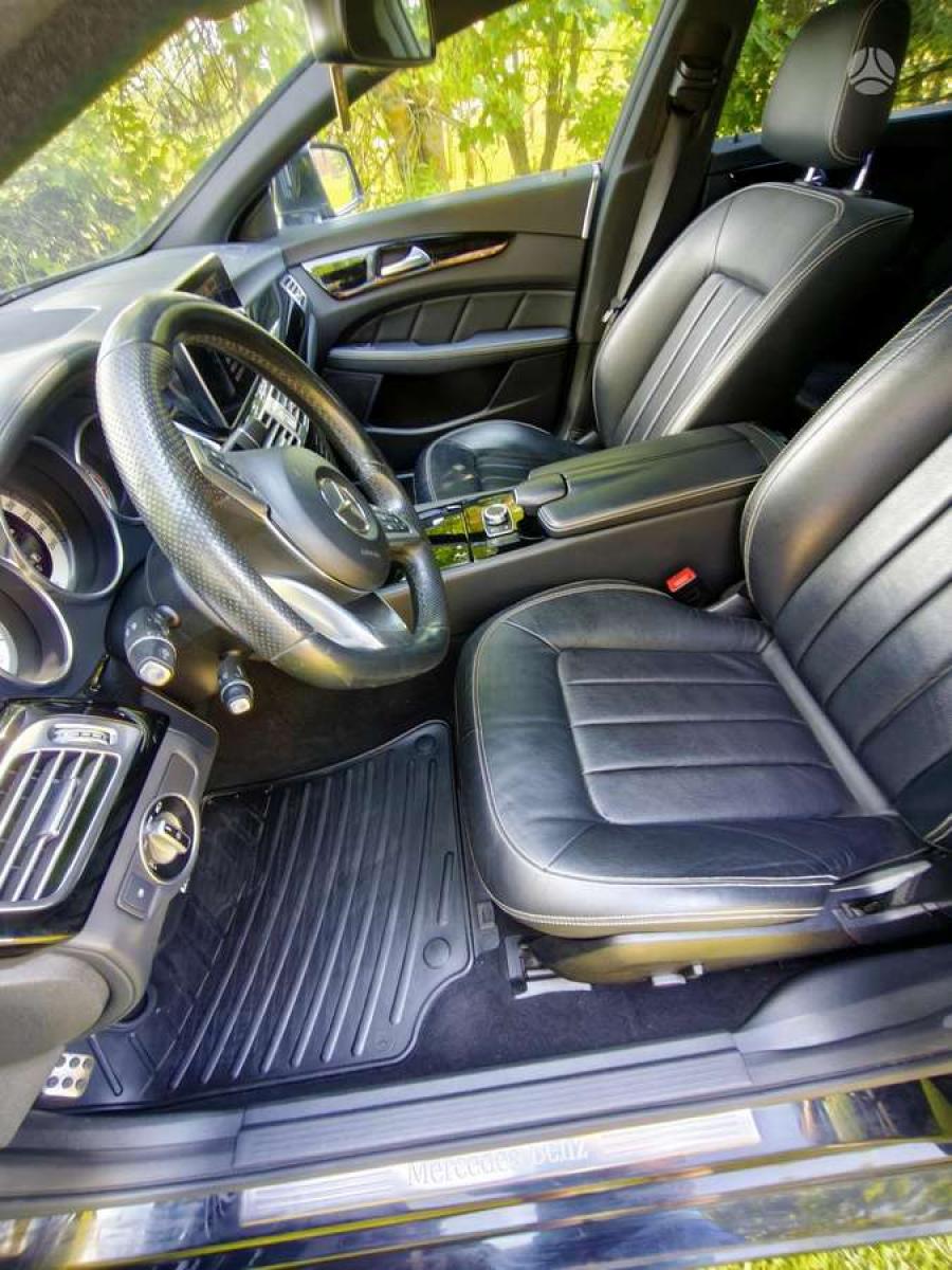 Black Mercedes-Benz CLS 350 2016 in Utena, with an engine capacity of 2.99 L and mileage of 237 thousand km for 13900 €, photo 14 on AUTOMOTO.COM.LV