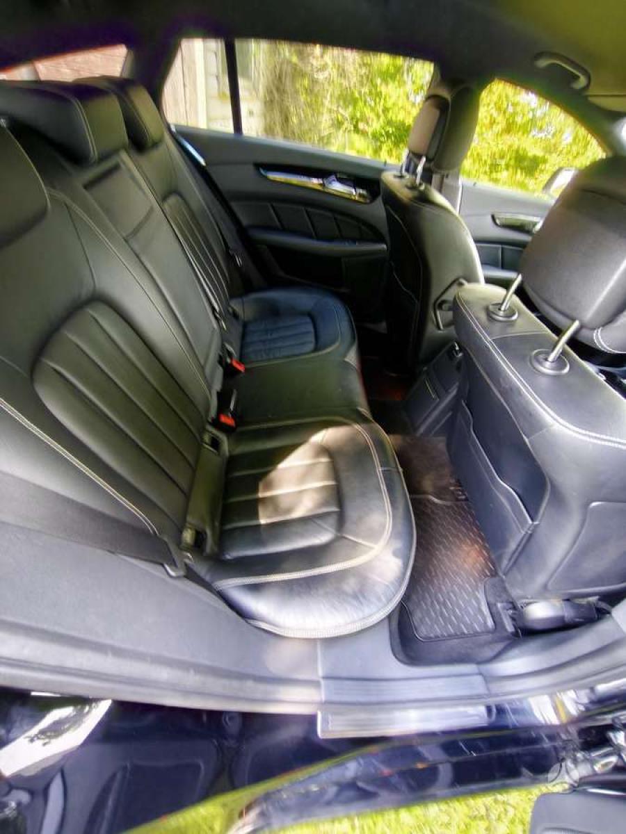Black Mercedes-Benz CLS 350 2016 in Utena, with an engine capacity of 2.99 L and mileage of 237 thousand km for 13900 €, photo 16 on AUTOMOTO.COM.LV