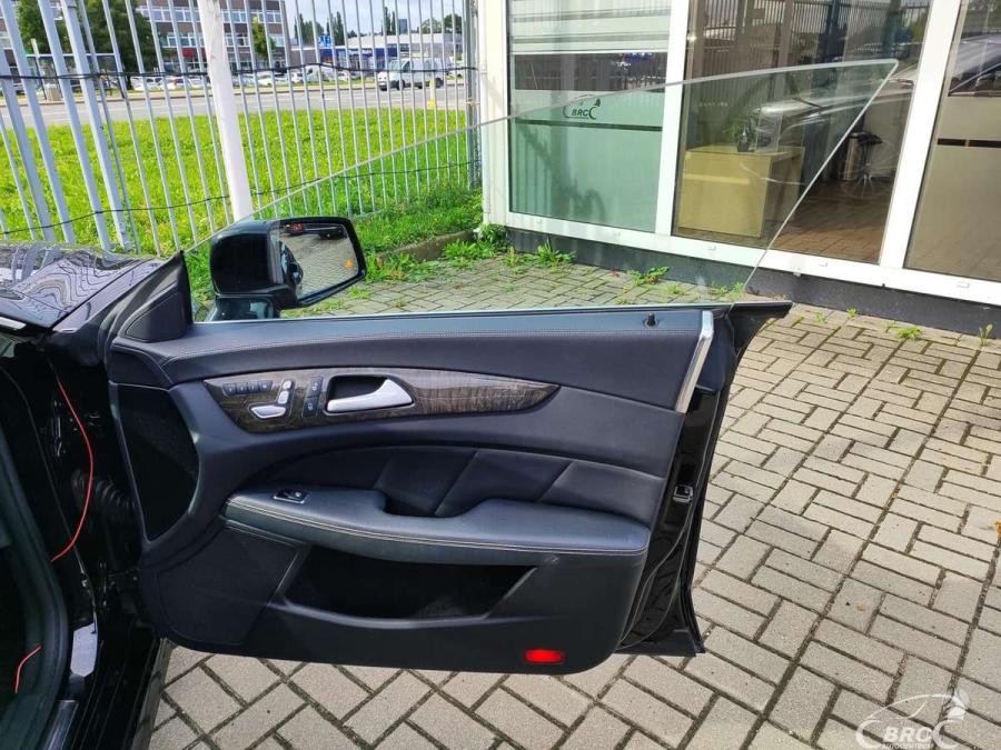 Melns Mercedes-Benz CLS 350 2017 Klaipėda, ar dzinēja tilpumu 2.99 L un nobraukumu 323 tūkst. km par 19900 €, foto 8 vietnē AUTOMOTO.COM.LV