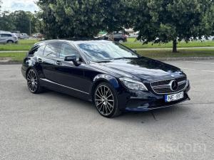 Blue Mercedes-Benz CLS 350 2014 in Riga, with an engine capacity of 3.00 L and mileage of 325 thousand km for 14990 €, photo 4 on AUTOMOTO.COM.LV
