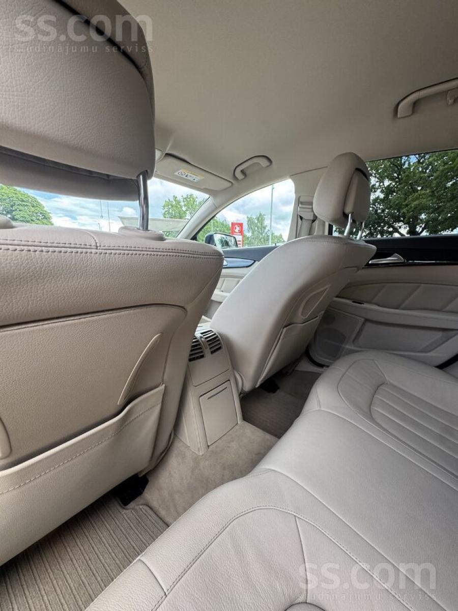 Blue Mercedes-Benz CLS 350 2014 in Riga, with an engine capacity of 3.00 L and mileage of 325 thousand km for 14990 €, photo 10 on AUTOMOTO.COM.LV
